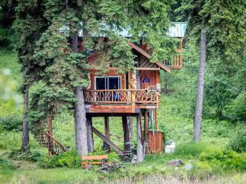 Wildwood Cabin & Treehouse - Rentals in East Kootenays, BC